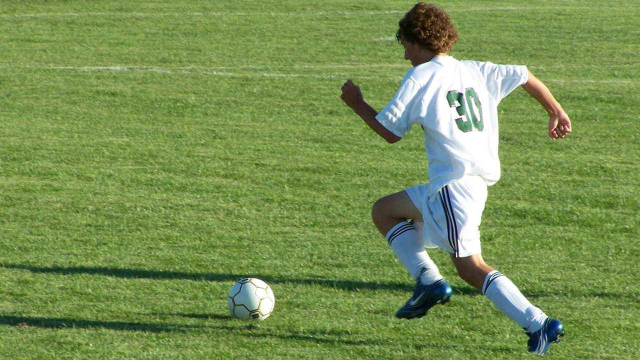 At What Age Do Soccer Players Go Pro And When Is It Too Late ...