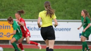 How Do Soccer Referees Decide Extra Time (Stoppage Time)? – Authority ...