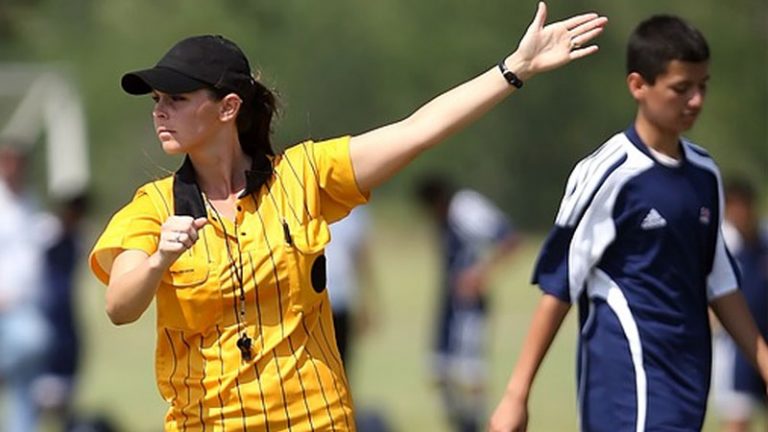 How Do Soccer Referees Decide Extra Time (Stoppage Time)? – Authority ...