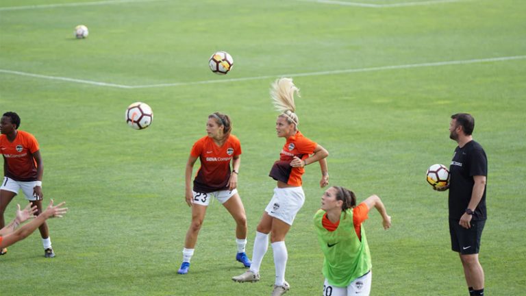 How to Head a Soccer Ball The Right Way- 5 Easy Steps – Authority Soccer